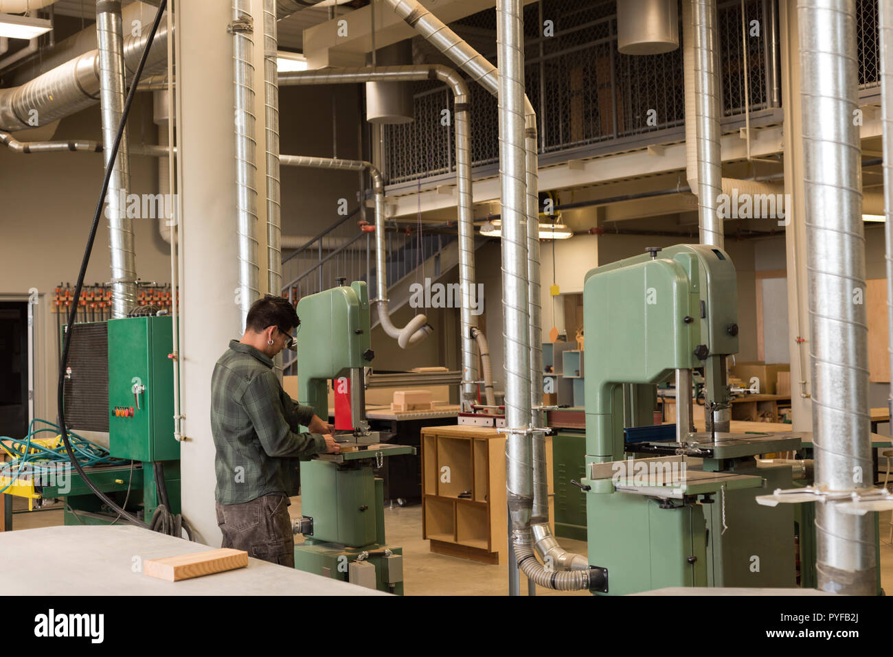 Craftsman working hi-res stock photography and images - Alamy