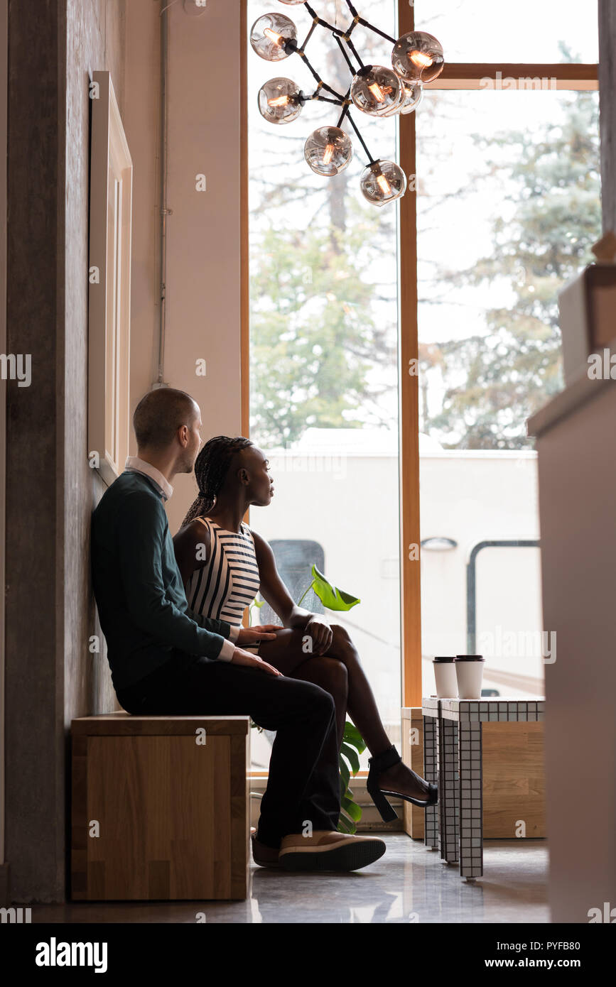 Couple and restaurant window hi-res stock photography and images - Alamy