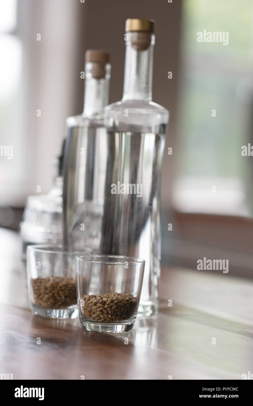 Production of glass bottles hi-res stock photography and images - Alamy