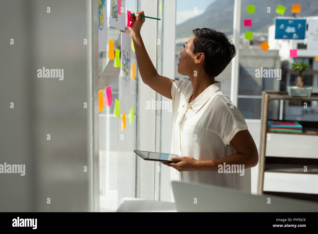 Digital note writing hi-res stock photography and images - Alamy