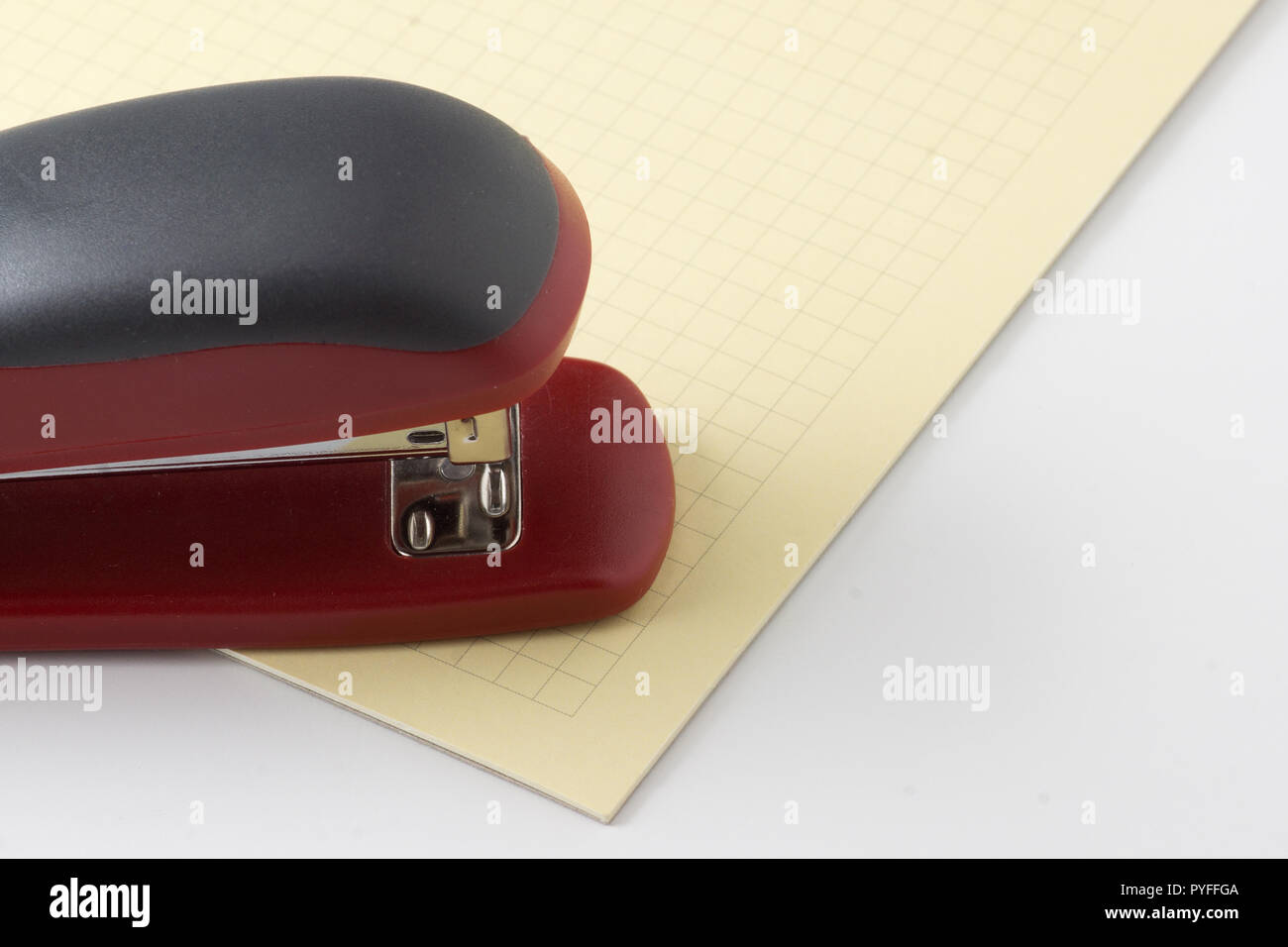 Office stapler icon hi-res stock photography and images - Alamy