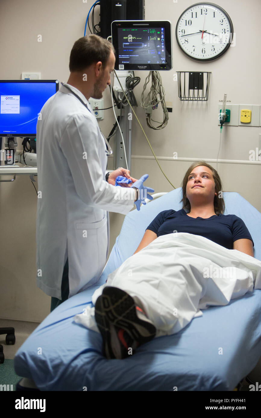 Emergency room hi-res stock photography and images - Alamy