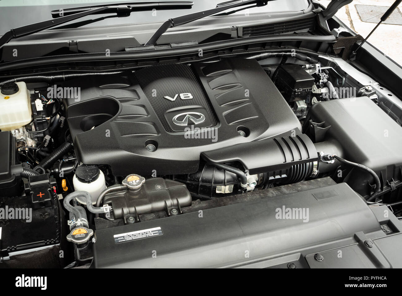 Infiniti qx80 hi-res stock photography and images - Alamy