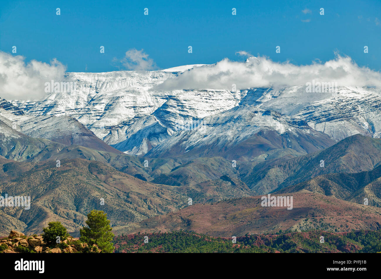 High atlas mountains snow hi-res stock photography and images - Alamy