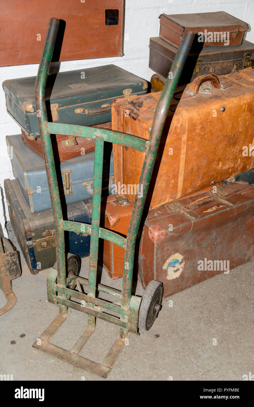 Old packing cases hi-res stock photography and images - Alamy