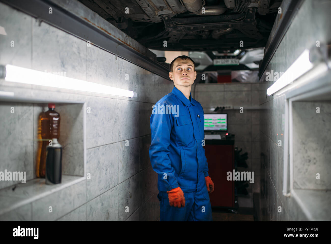 Vehicle inspection pit hi-res stock photography and images - Alamy