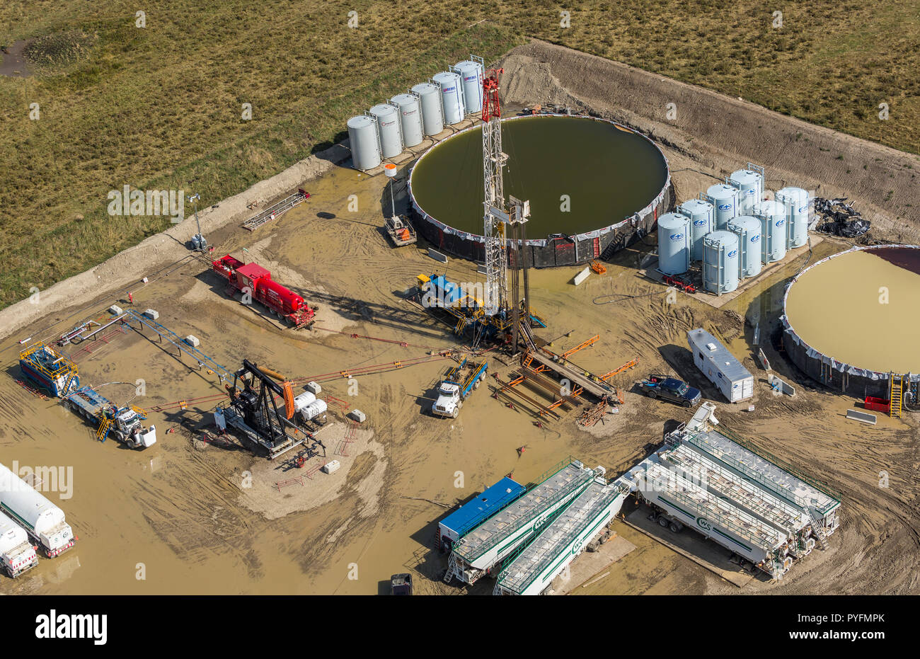 Service rig hi-res stock photography and images - Alamy