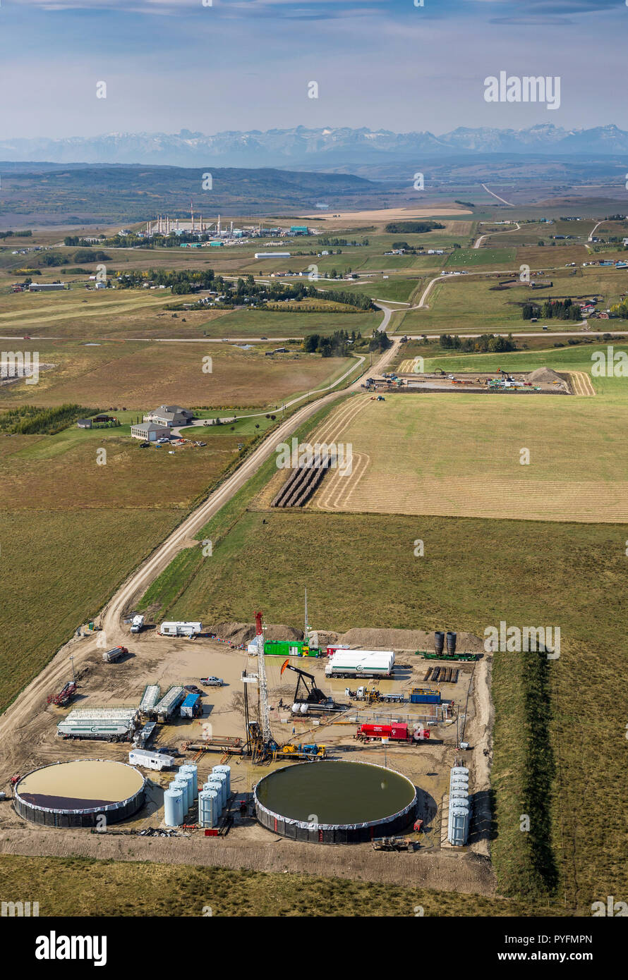 Interpipeline extraction plant hi-res stock photography and images - Alamy