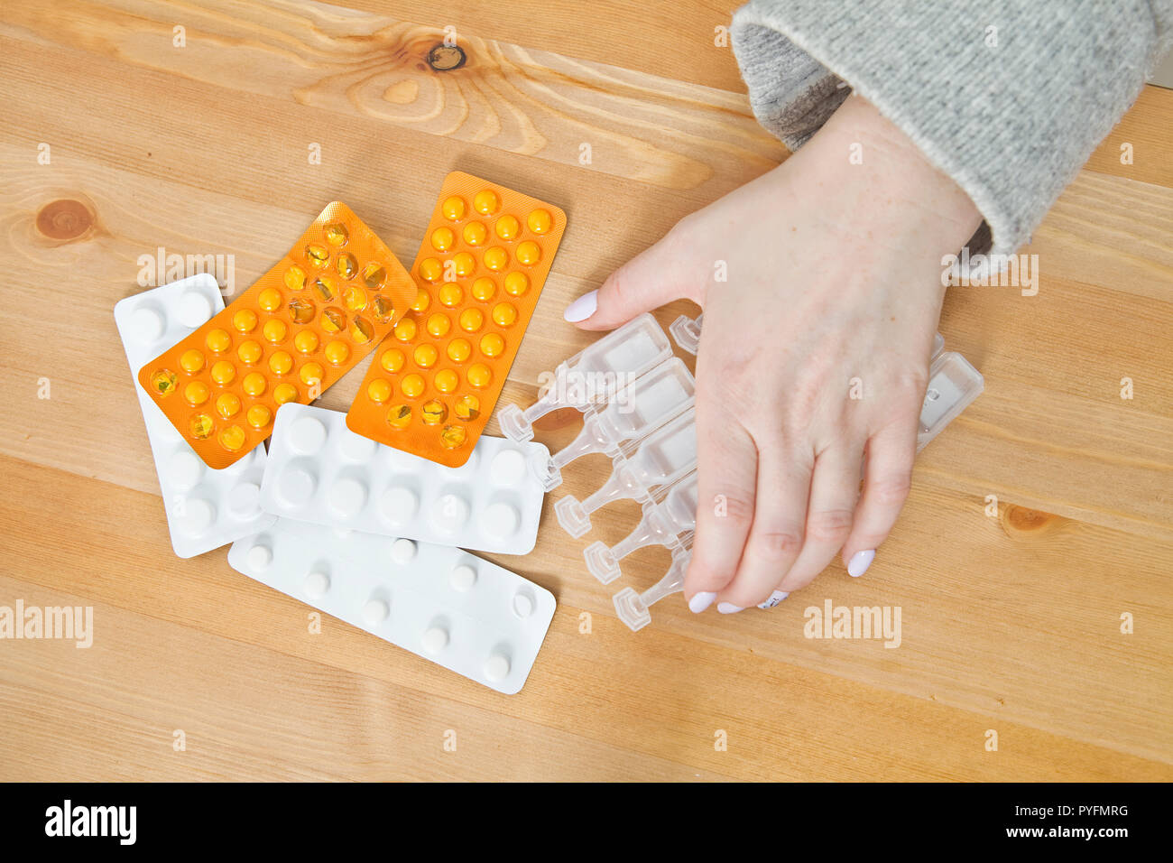 Young people taking drugs hi-res stock photography and images - Alamy