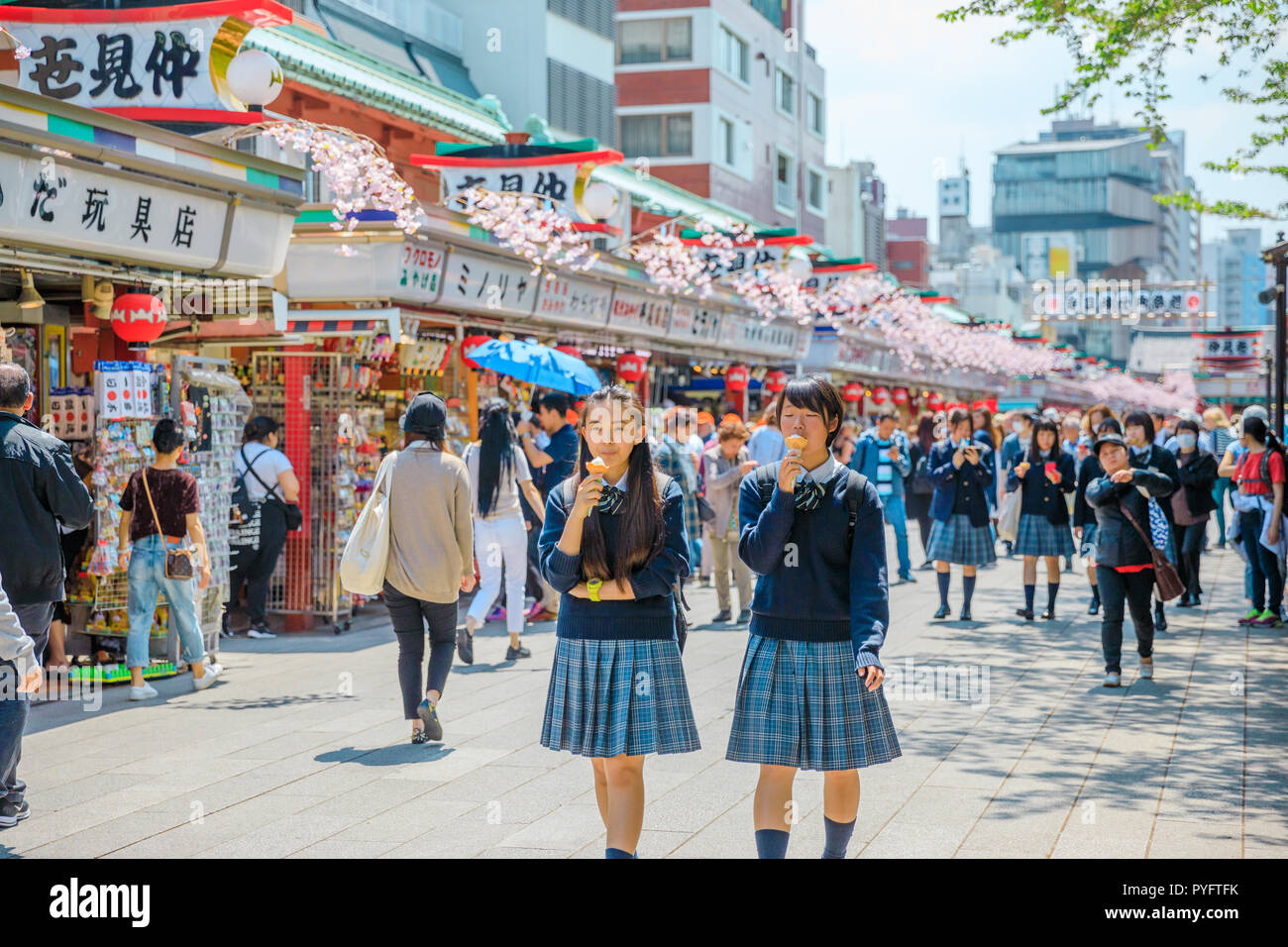 Tokyo teen hi-res stock photography and images - Alamy
