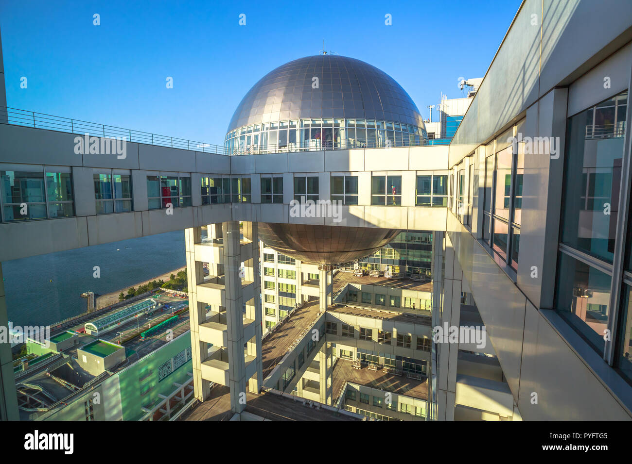 Silver ball structure hi-res stock photography and images - Alamy