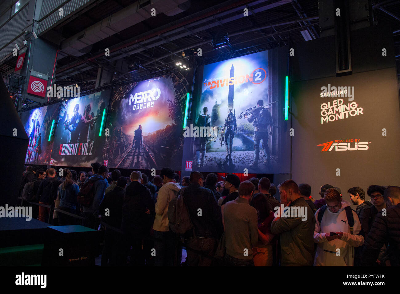 Qled gaming monitor hi-res stock photography and images - Alamy