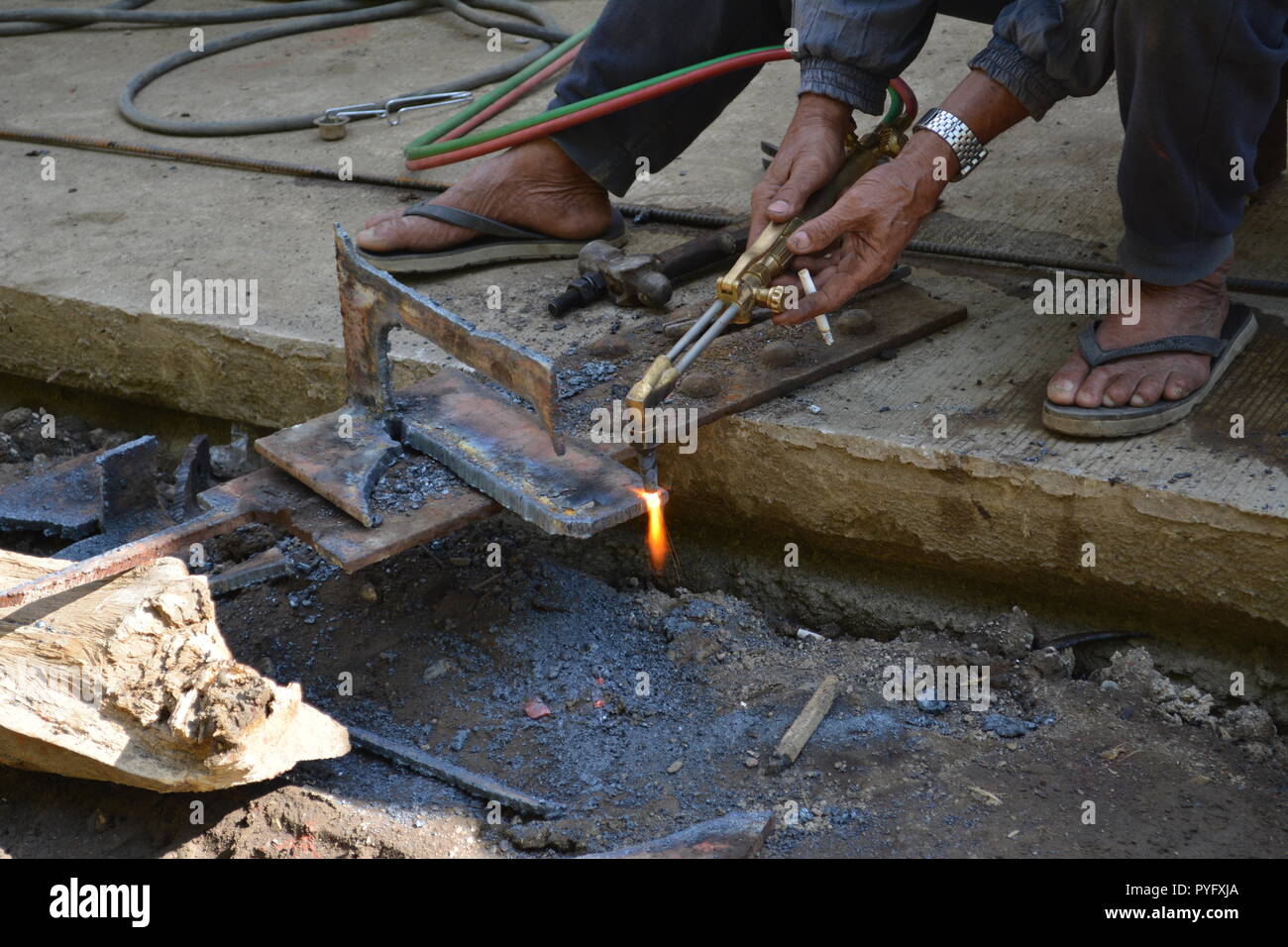 Cast welding hi-res stock photography and images - Alamy