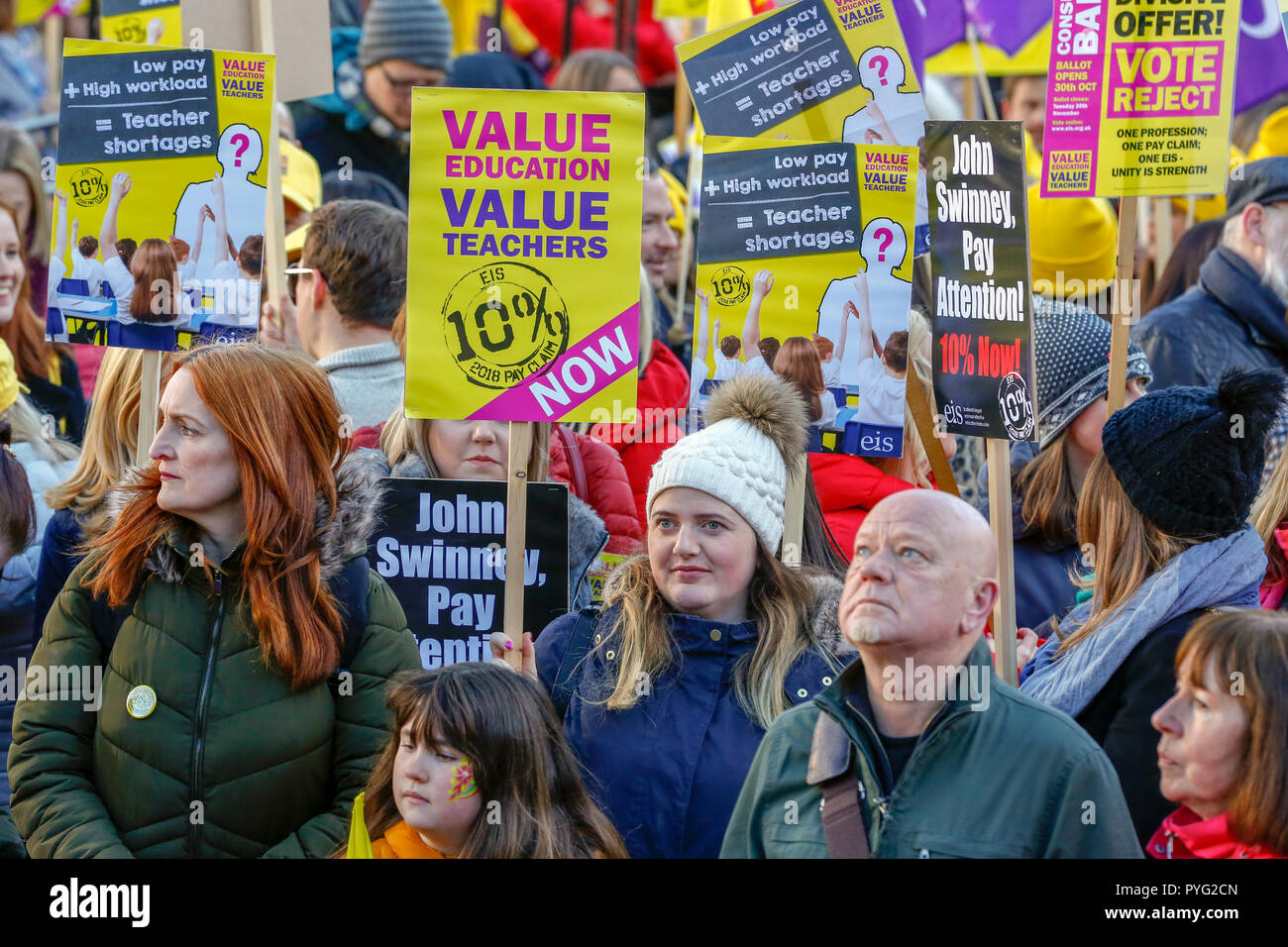 Secondary pupils scotland and teacher hi-res stock photography and ...