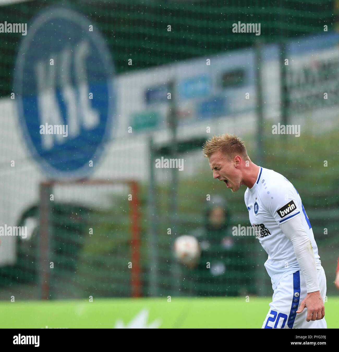 Footballer reaction hi-res stock photography and images - Alamy