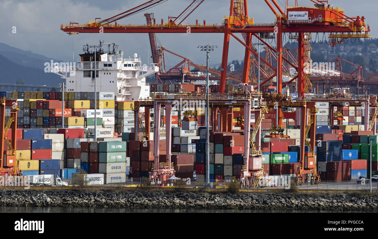 Vancouver, British Columbia, Canada. 26th Oct, 2018. Gantry cranes and ...