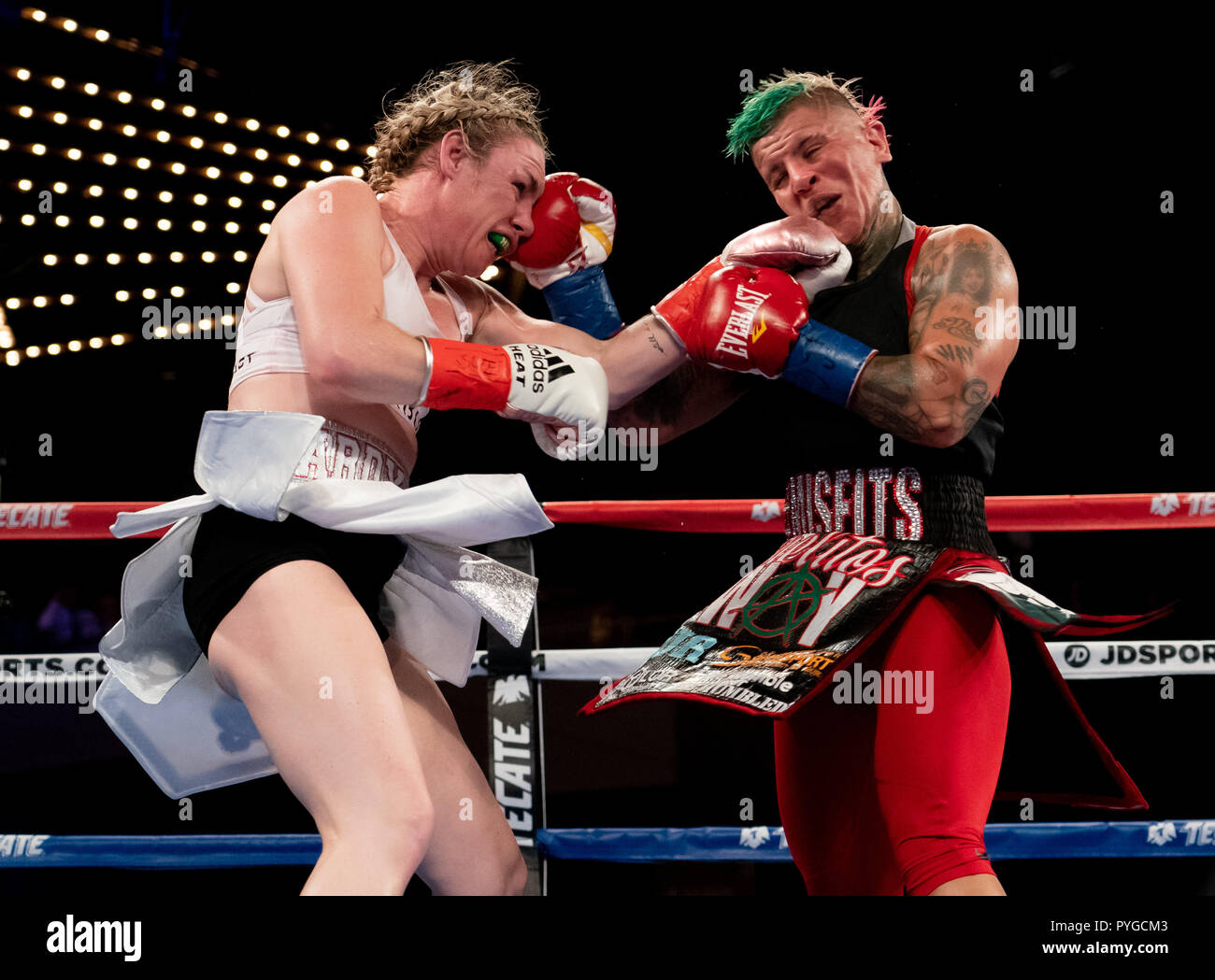 New York, New York, USA. 27th Oct, 2018. HEATHER HARDY (white trunks ...