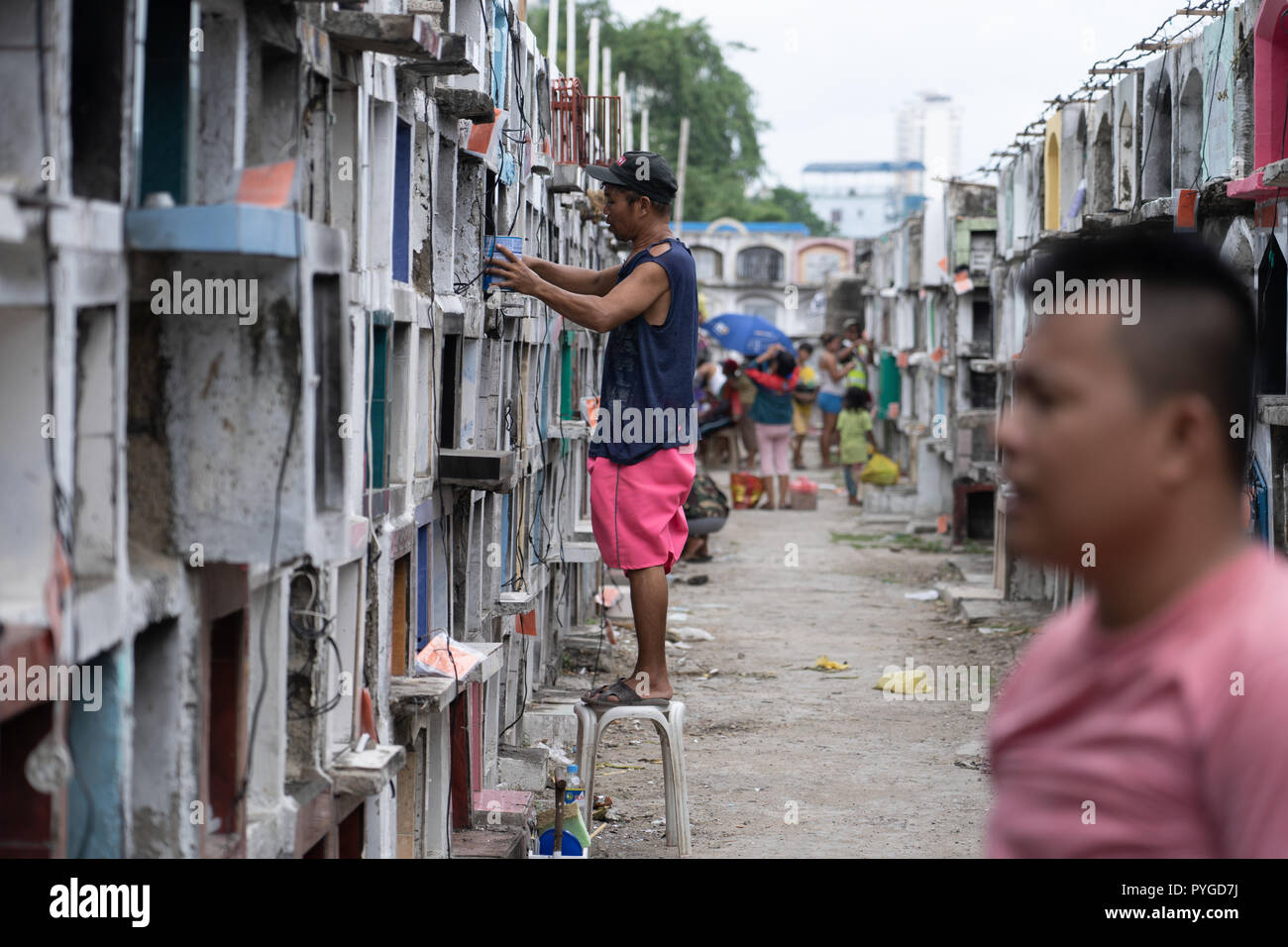 Graveyard tombs cebu cemetery philippines hi-res stock photography and ...