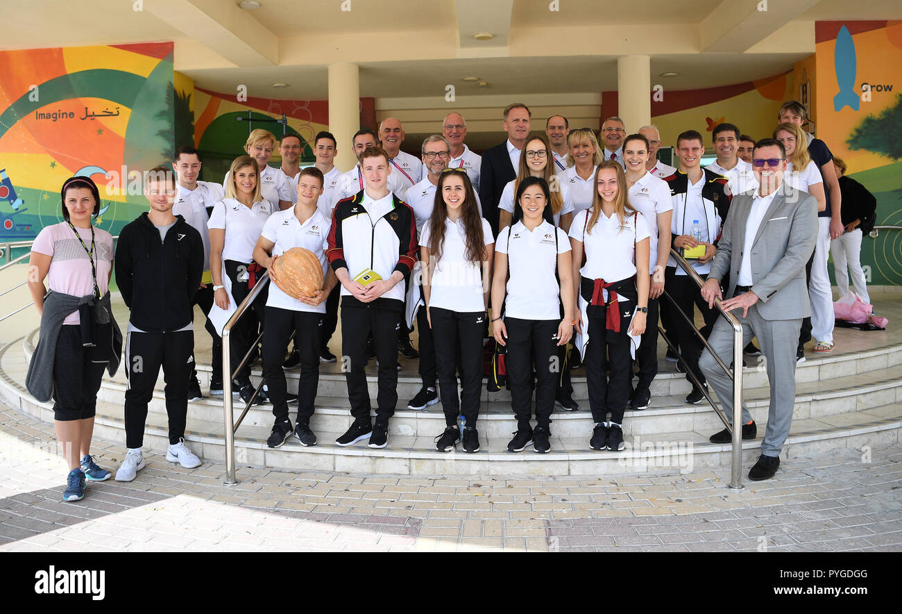 Doha, Katar. 28th Oct, 2018. Group photo in front of the German School ...