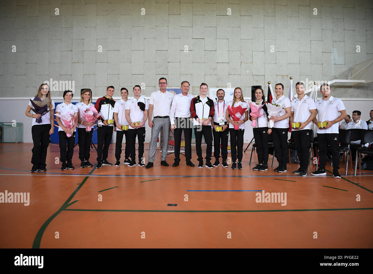 Doha, Katar. 28th Oct, 2018. Gift surrender. GES/Gymnastics/Gymnastics ...