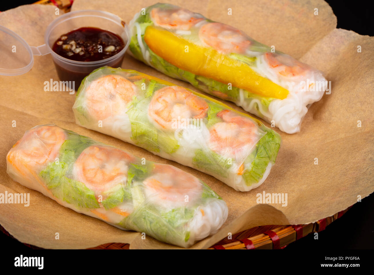 Vietnamese cuisine - Spring roll with prawn Stock Photo - Alamy