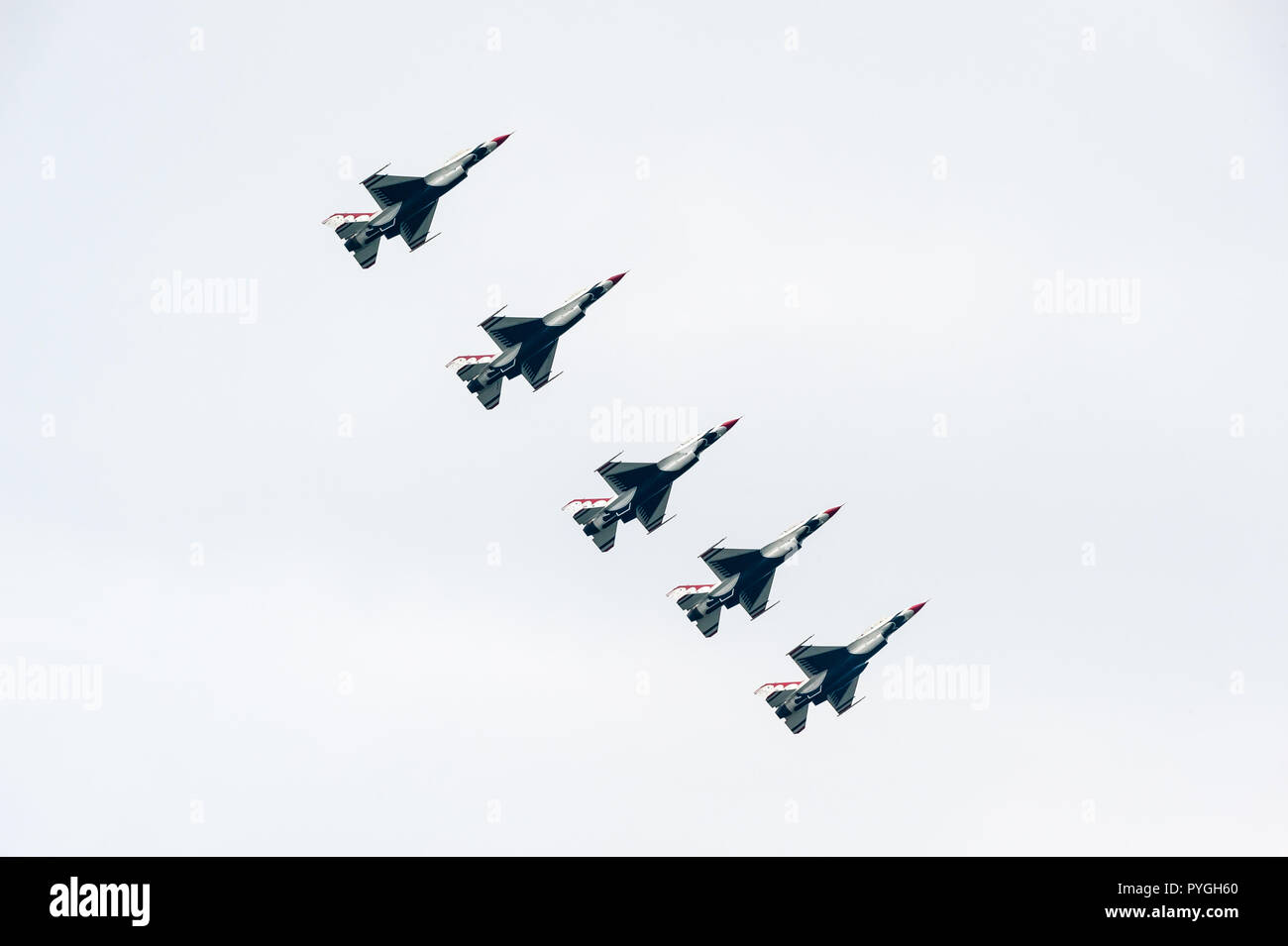 USAF Thunderbirds In-Line Abreast Formation Stock Photo - Alamy