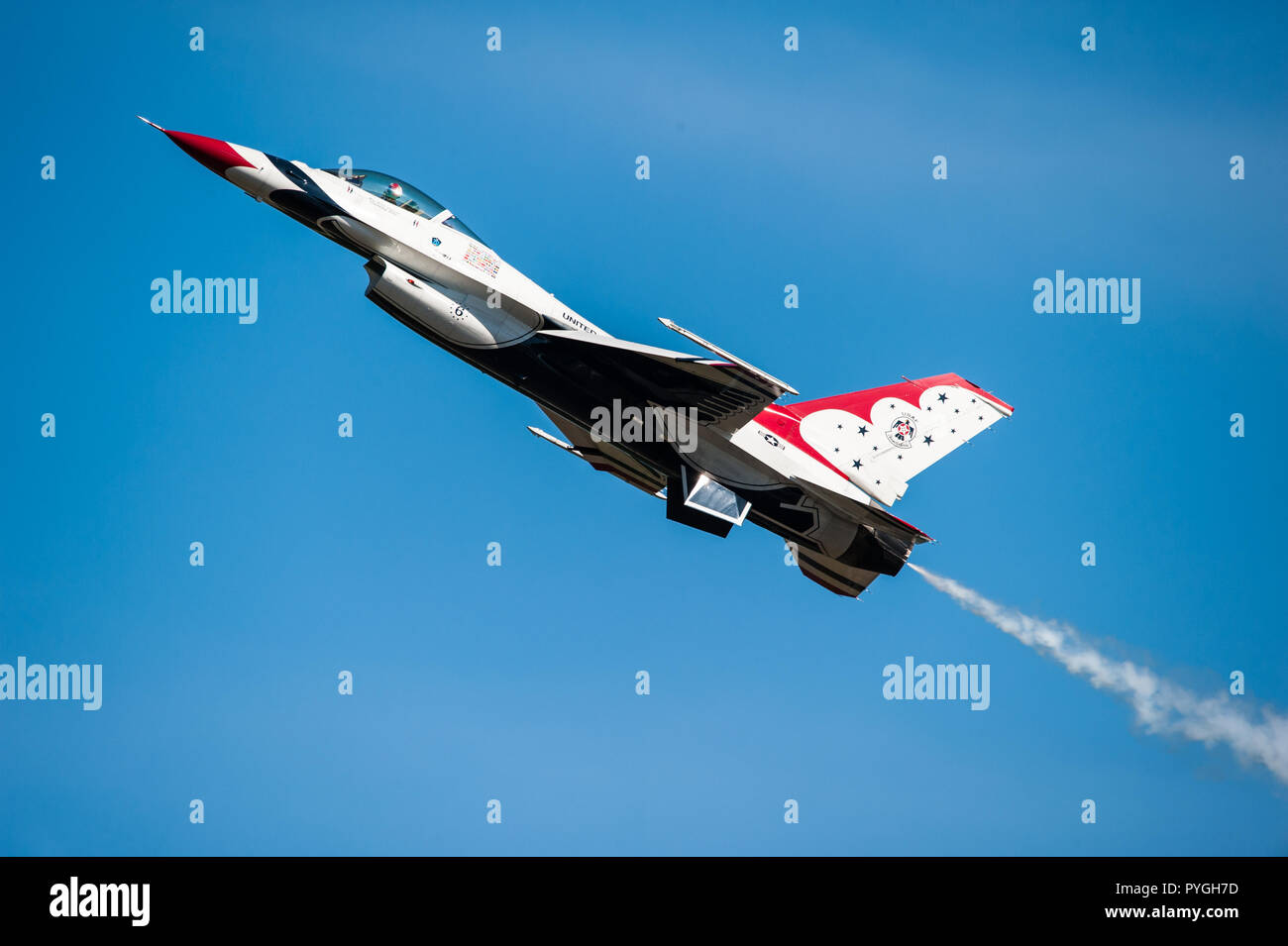 USAF Thunderbirds pilot #6 flying a solo pass Stock Photo - Alamy