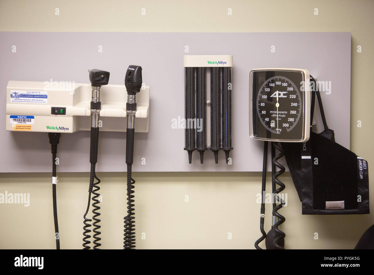 Tools for the office hi-res stock photography and images - Alamy