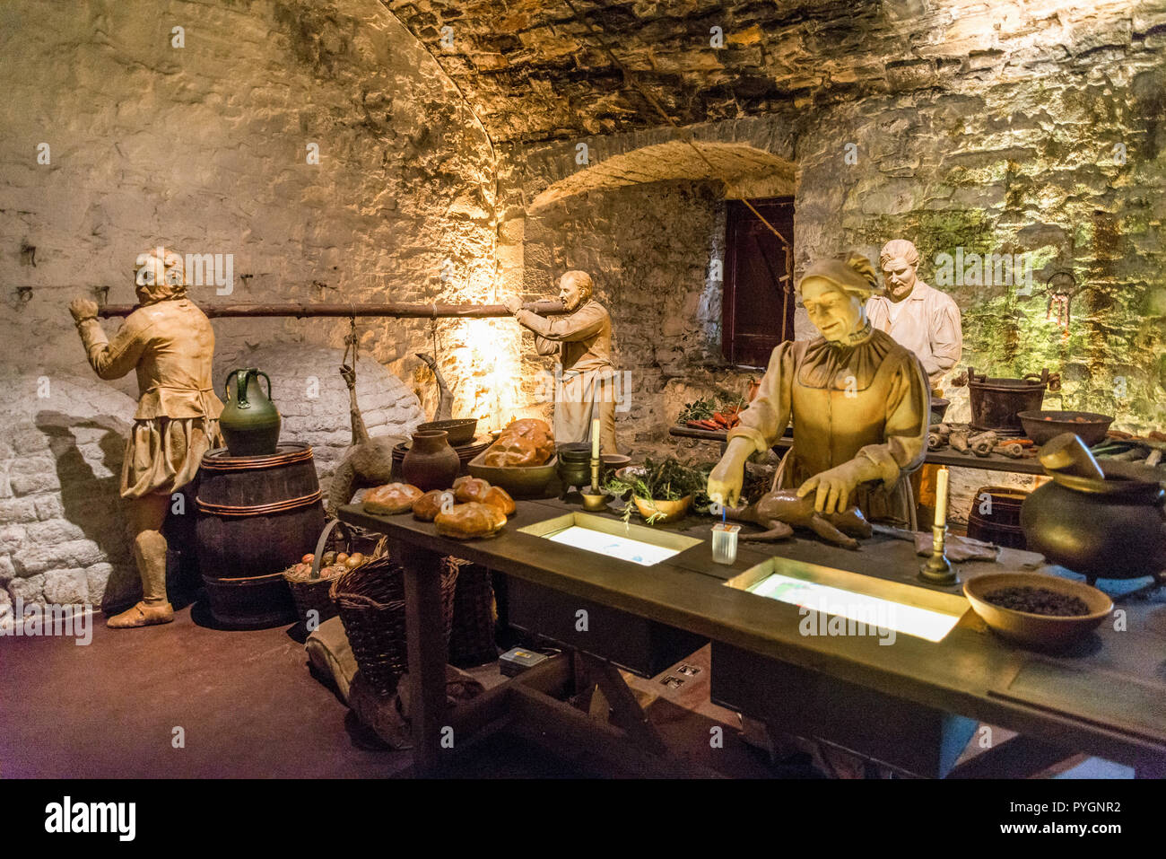 Medieval royalty visit hi-res stock photography and images - Alamy