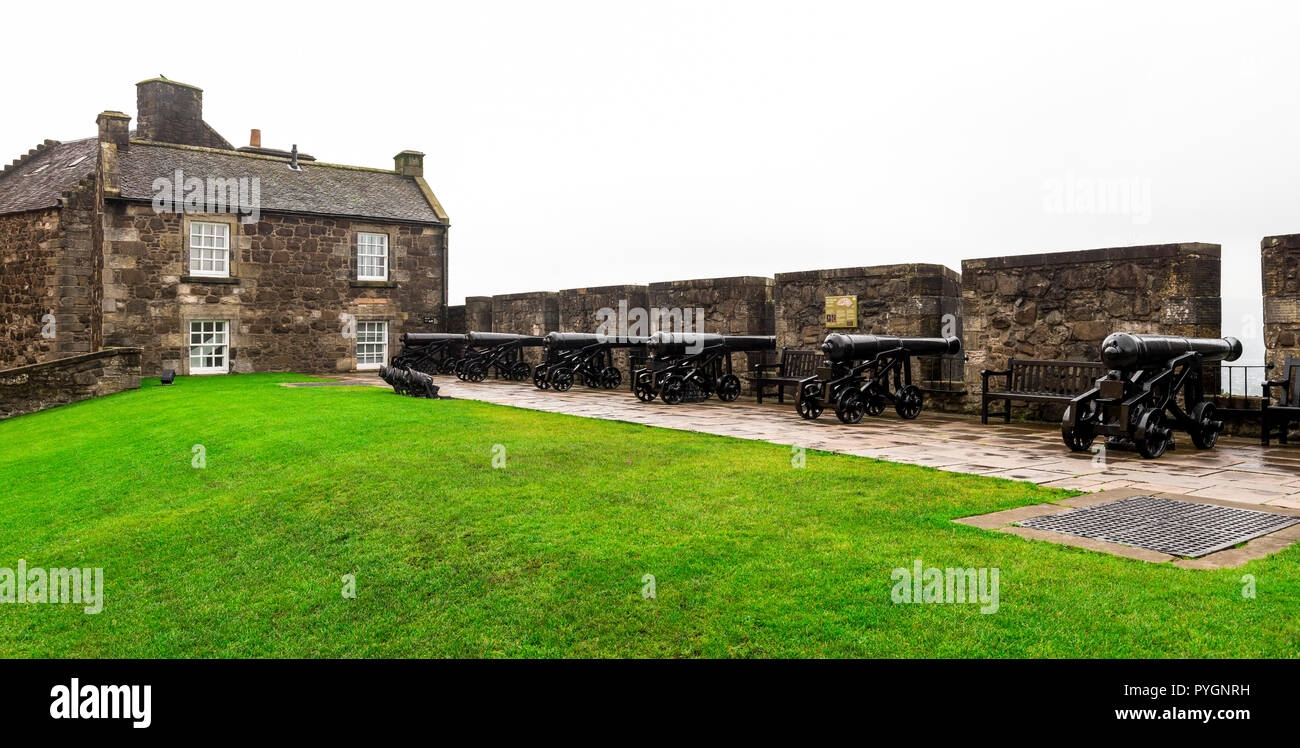 The Grand Battery defending Stirling Castle from outside dangers and ...