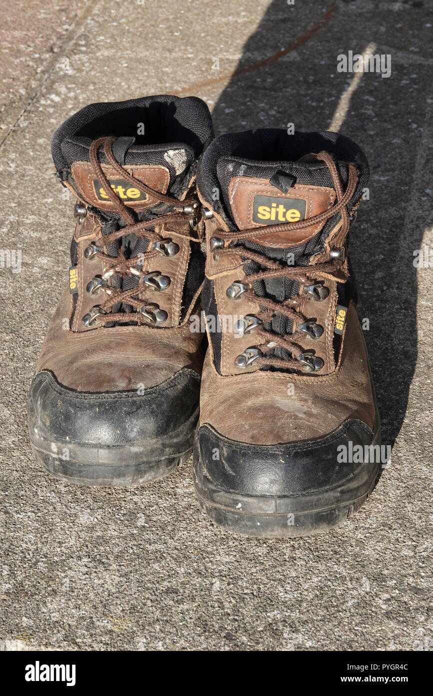 Old work boots Stock Photo - Alamy