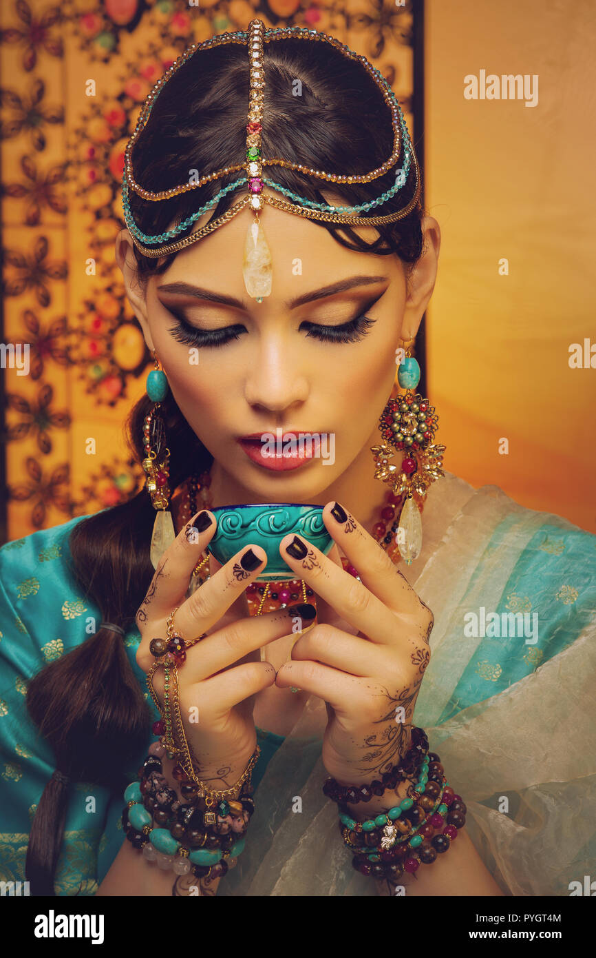beautiful arabic style bride in ethnic clothes Stock Photo - Alamy