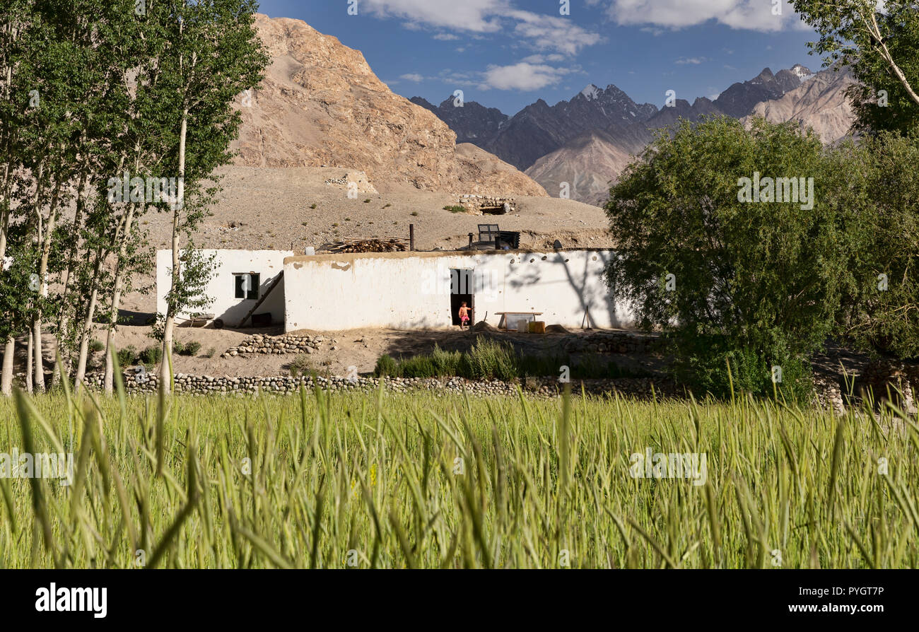 Pamiri hi-res stock photography and images - Alamy