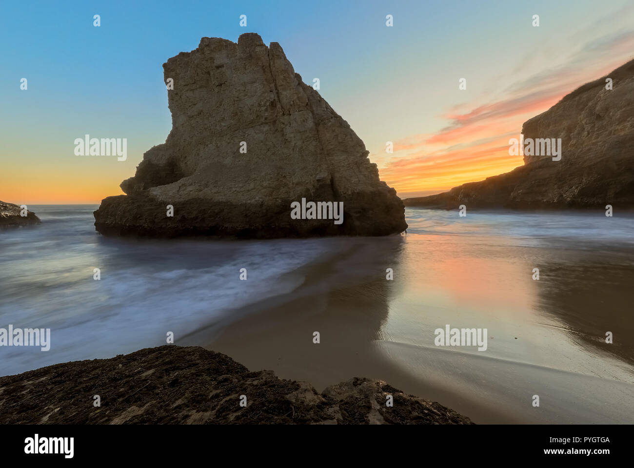Twilight over Shark Fin Cove (Shark Tooth Beach Stock Photo - Alamy