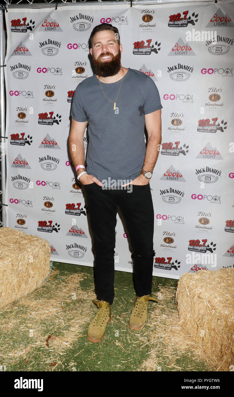 The Coyote Presents Chris Janson and Jordan Davis Live Performance at ...