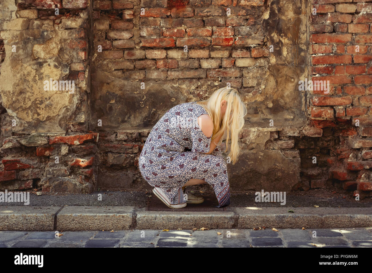 Woman crouching scared hi-res stock photography and images - Alamy