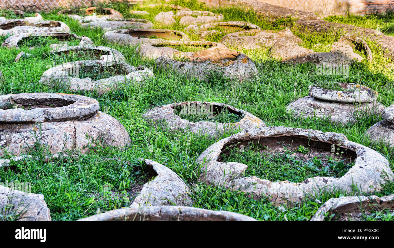 Ancient wine containers hi-res stock photography and images - Alamy