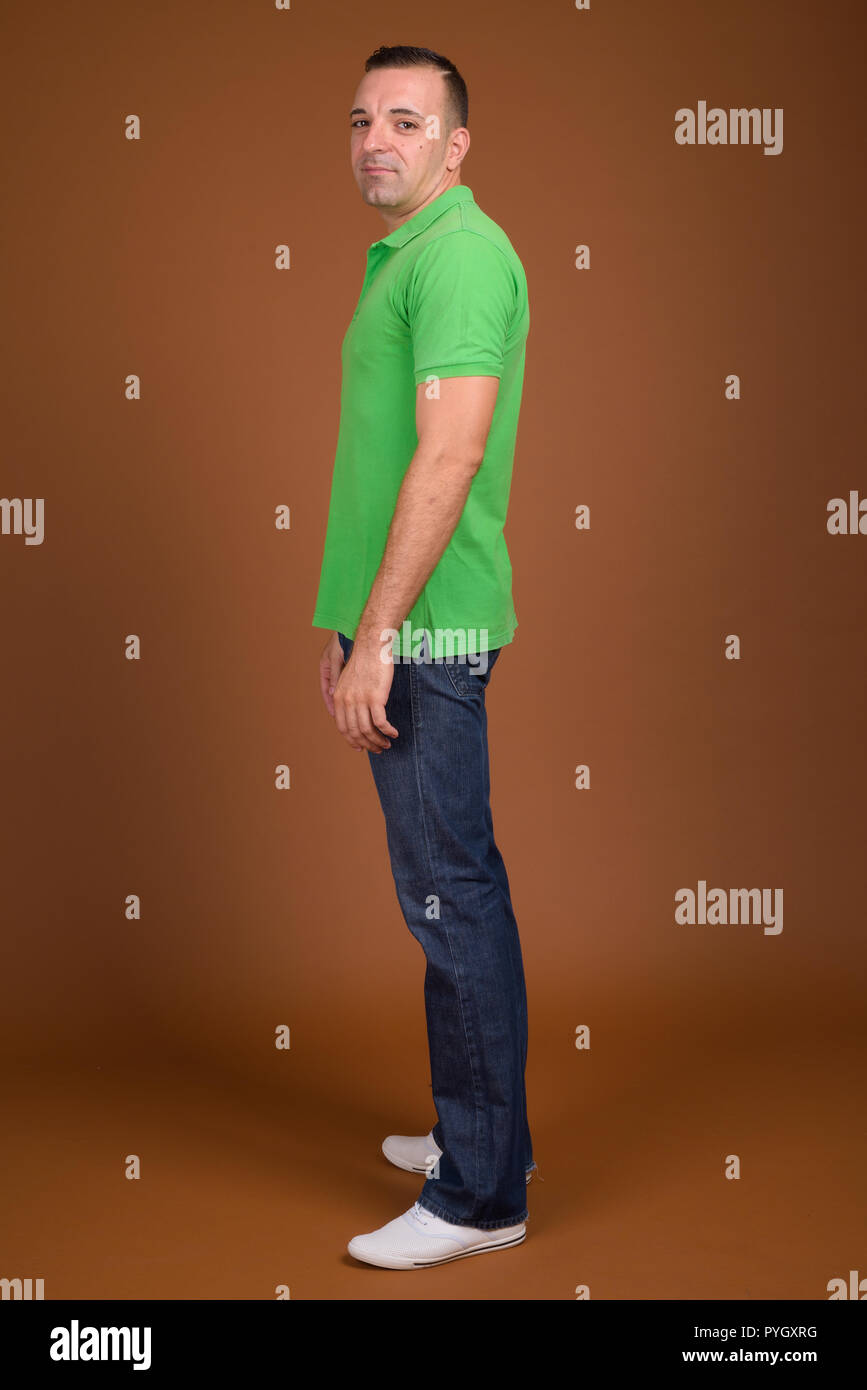 Guy full body hi-res stock photography and images - Alamy