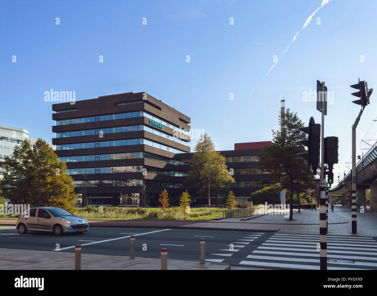 Hague building glass modern hi-res stock photography and images - Alamy