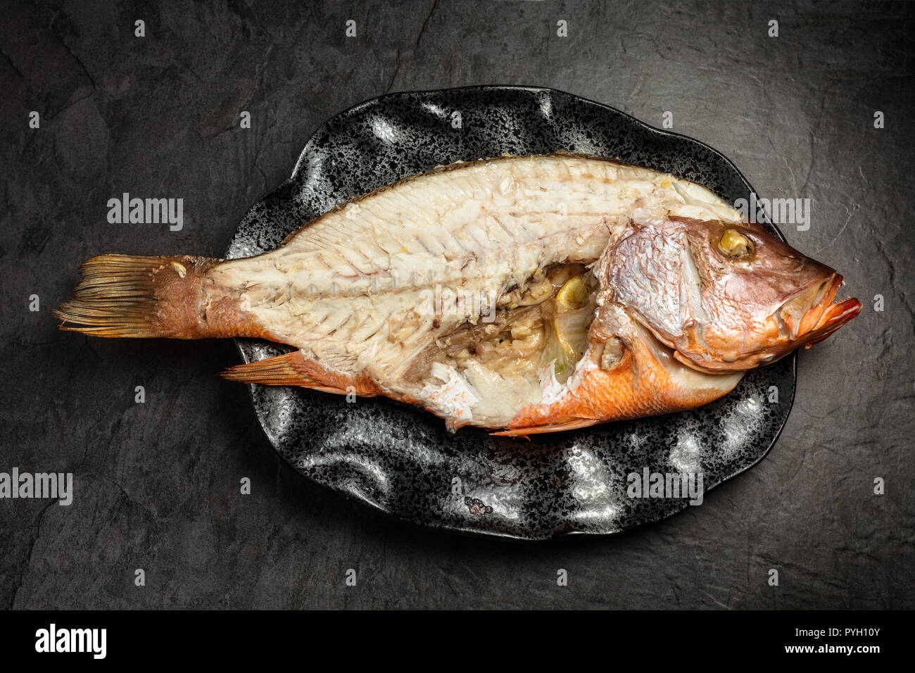 Fish head and body bones hi-res stock photography and images - Alamy