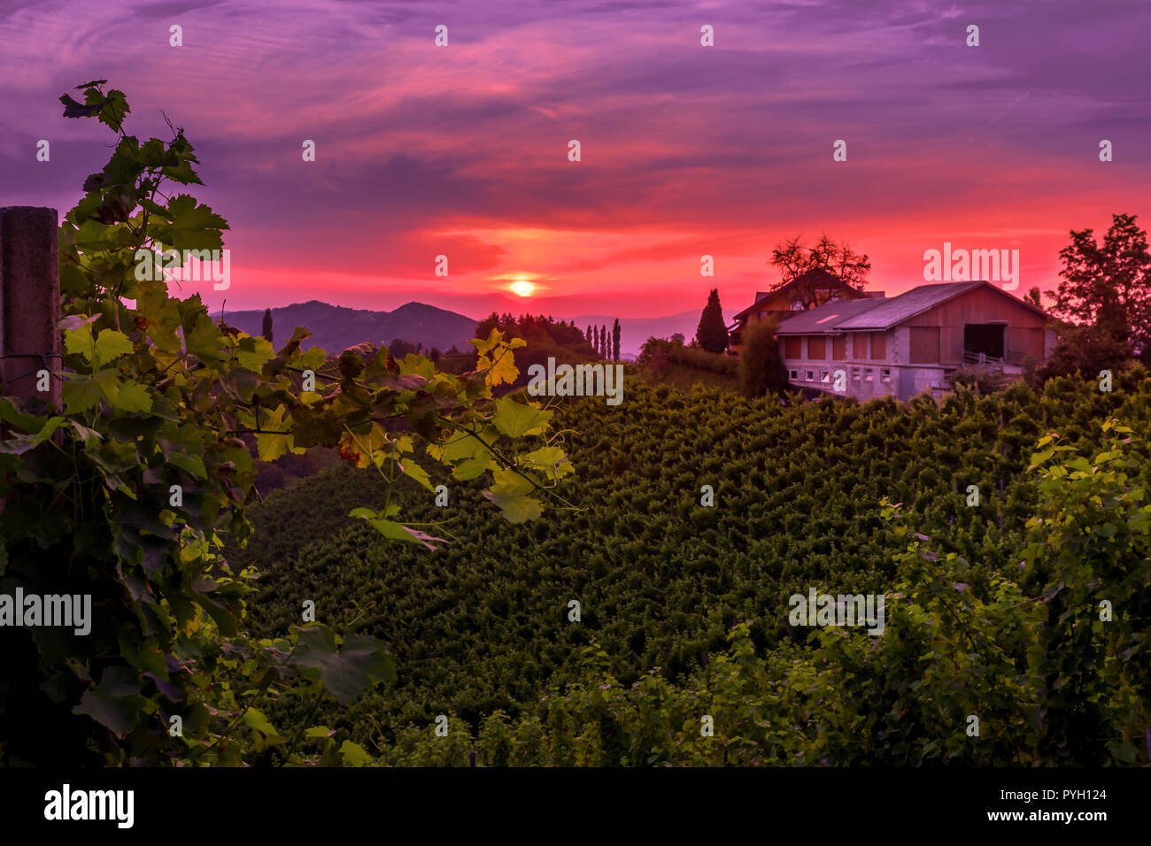 Sunset landscapes hi-res stock photography and images - Alamy