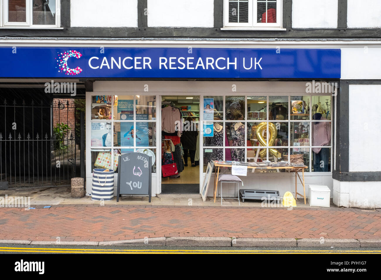 Cancer charity sign hi-res stock photography and images - Alamy