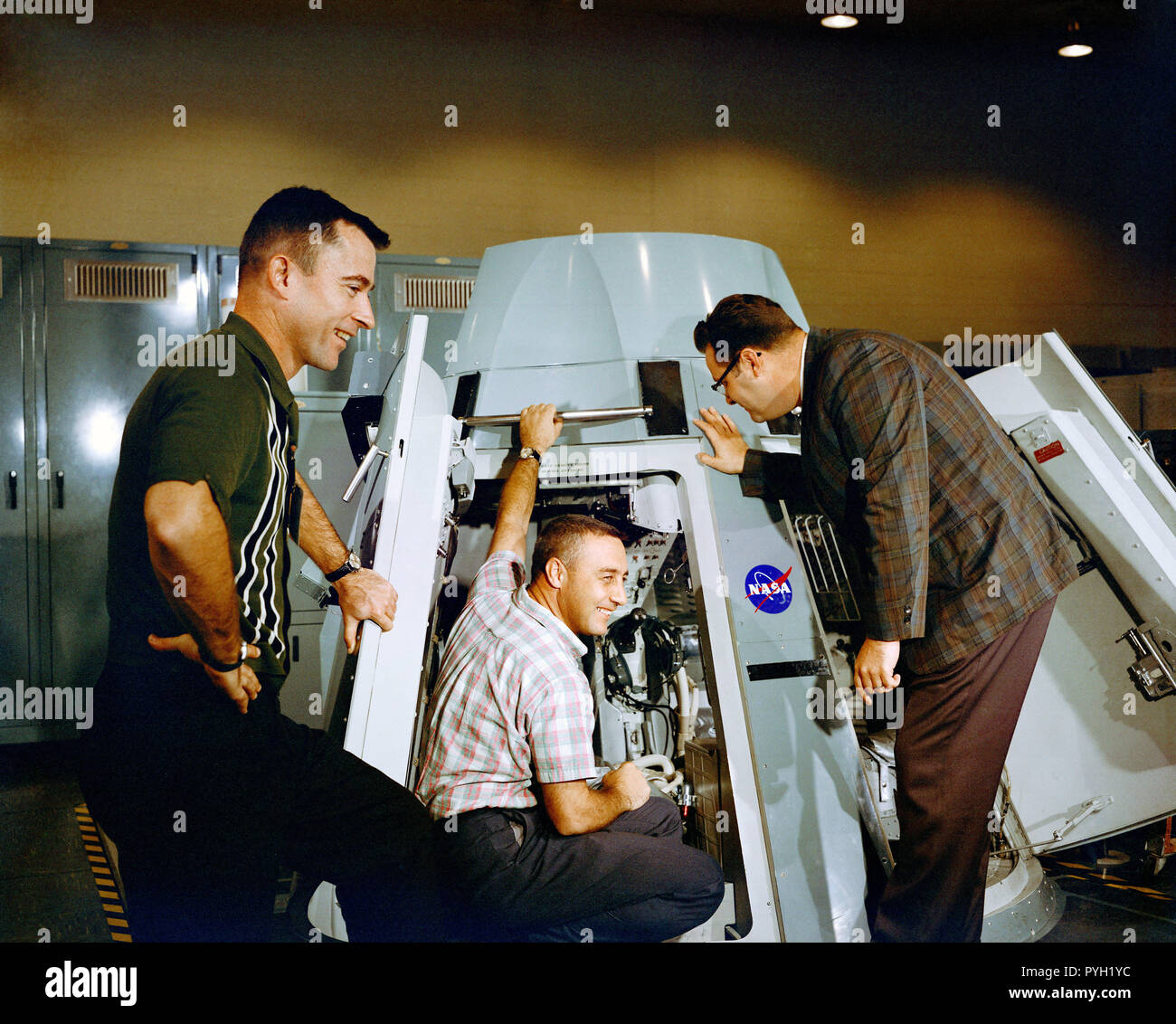 Inside gemini spacecraft hi-res stock photography and images - Alamy