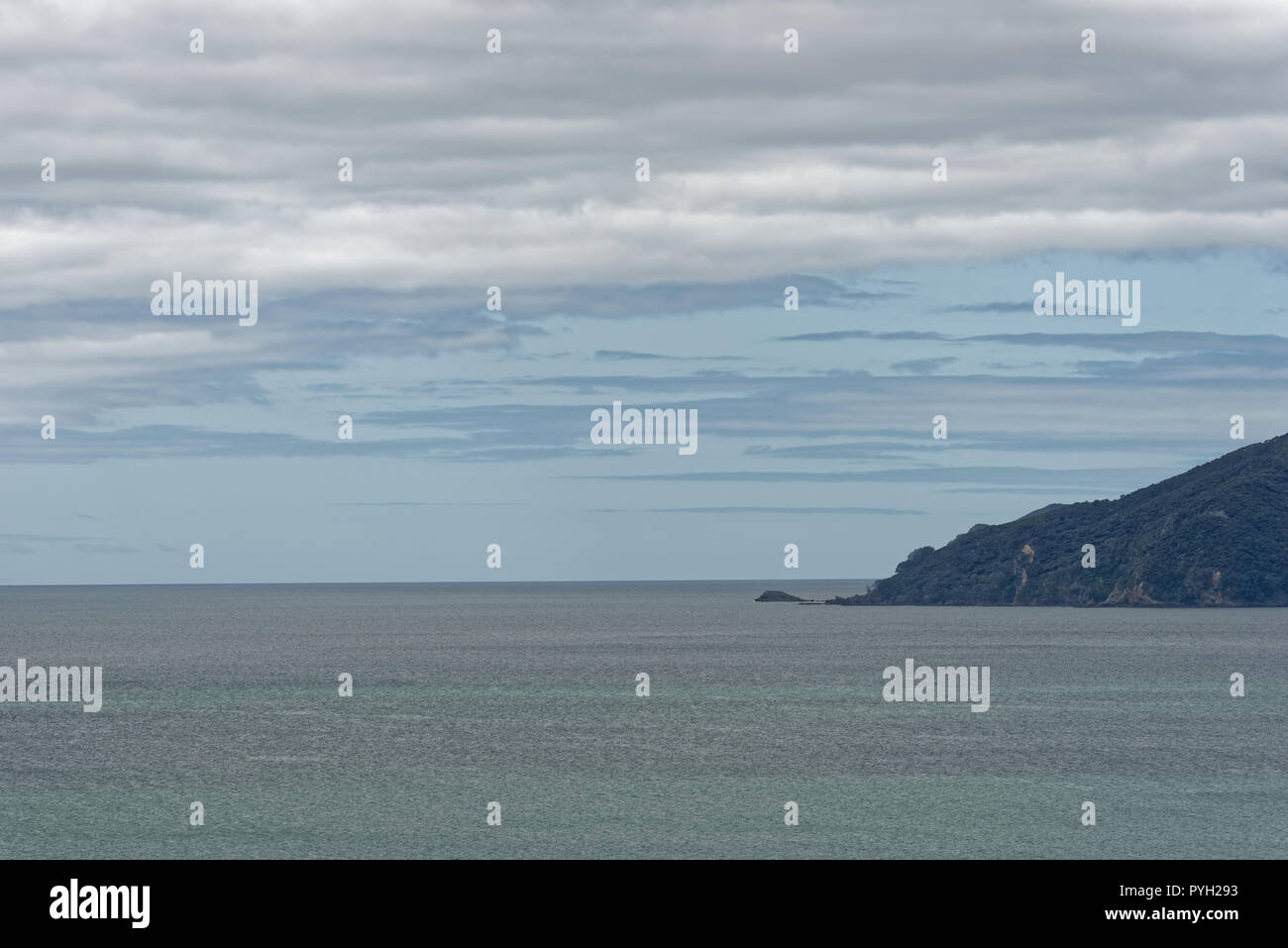 Land meet sea hi-res stock photography and images - Alamy