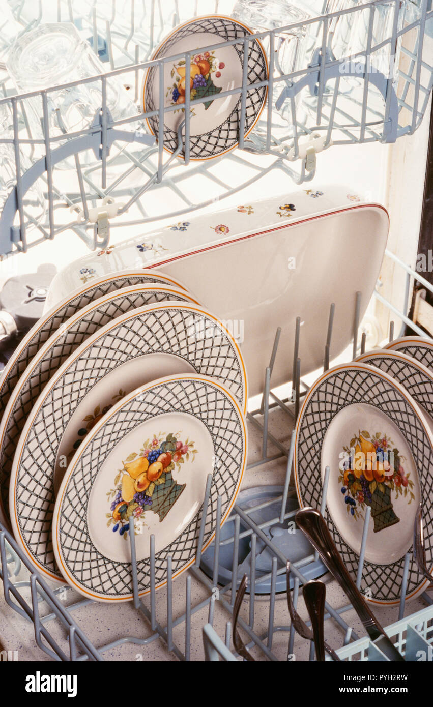 China in dishwasher hi-res stock photography and images - Alamy