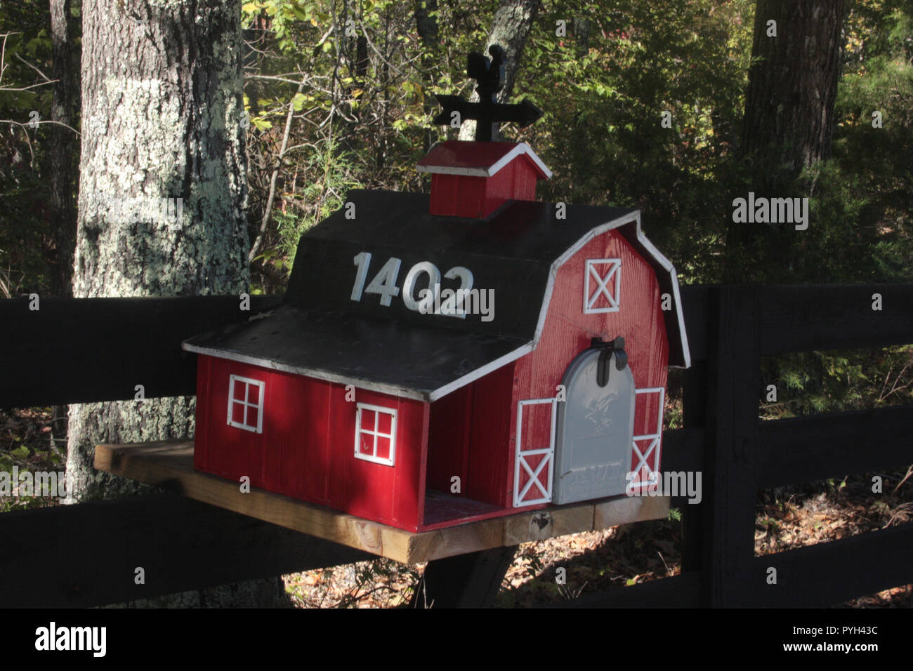 Unique shaped barn hi-res stock photography and images - Alamy