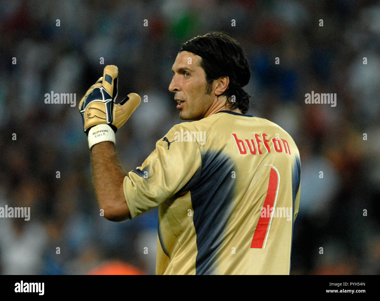 Gianluigi buffon 2006 italy hi-res stock photography and images - Alamy