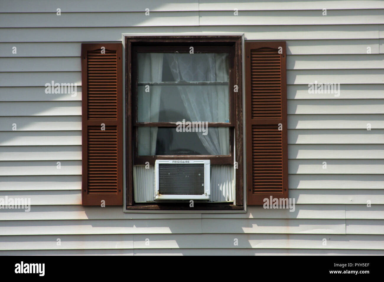 Window air conditioner hi-res stock photography and images - Alamy
