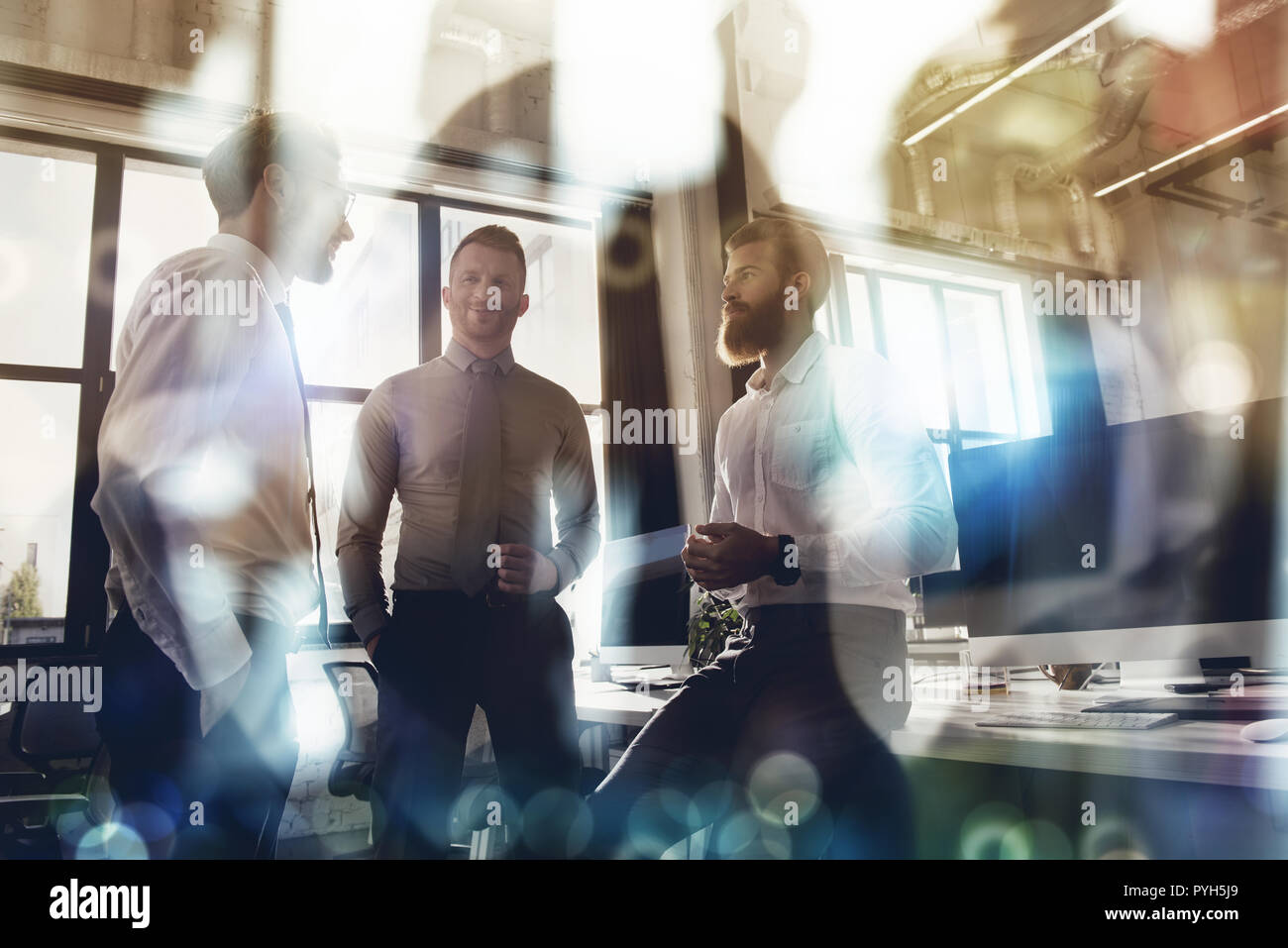 Team business meeting light hi-res stock photography and images - Alamy