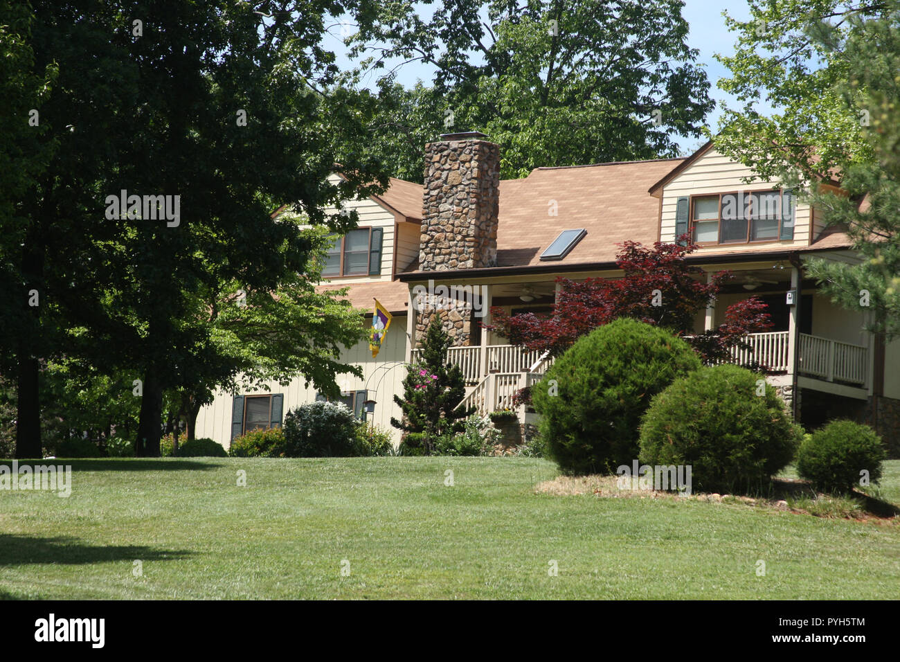 Large two story house hi-res stock photography and images - Alamy